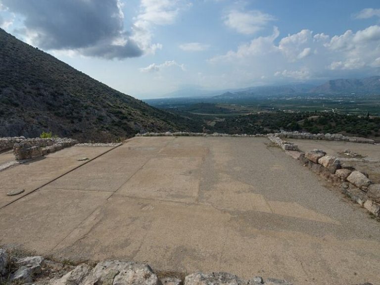 The Megaron of Mycenae – Heart of Power, Ceremony and Everyday Life ...