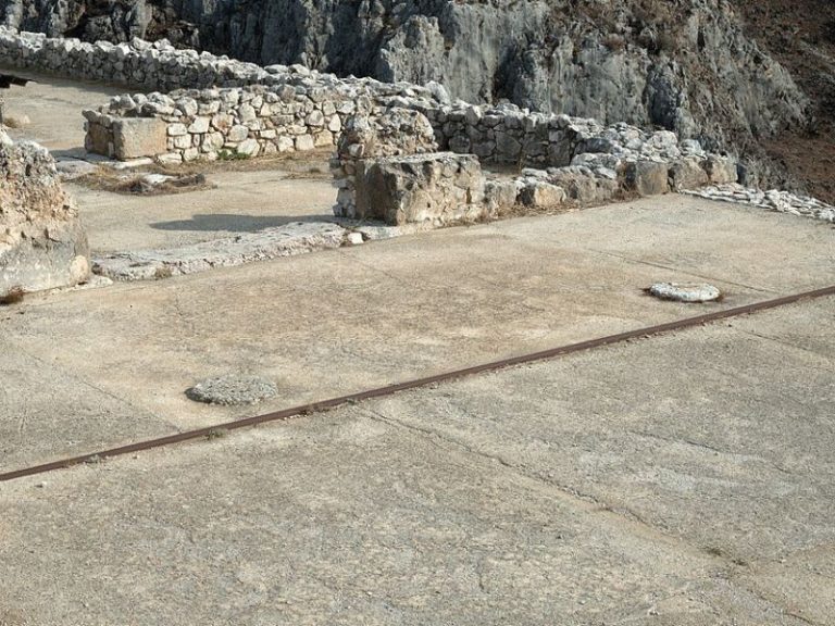 The Megaron of Mycenae – Heart of Power, Ceremony and Everyday Life ...